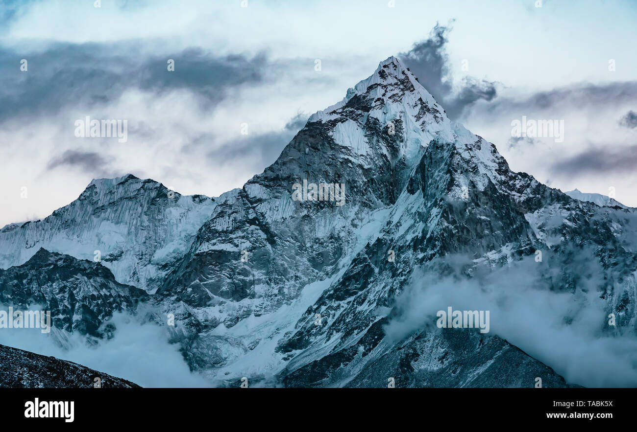Breathtaking himalayan landscape hi-res stock photography and images ...