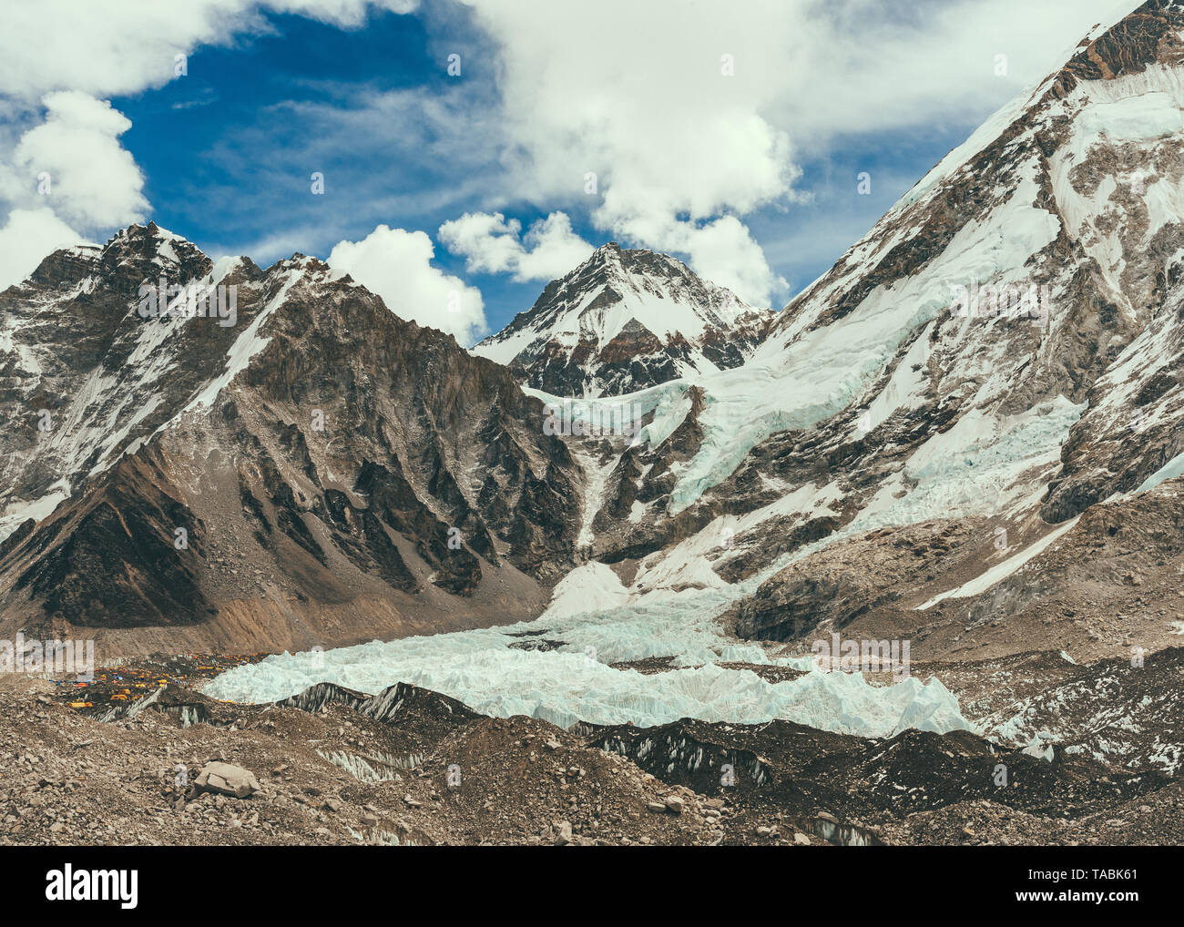 Landscape shot of Himalayan mountain range Stock Photo - Alamy