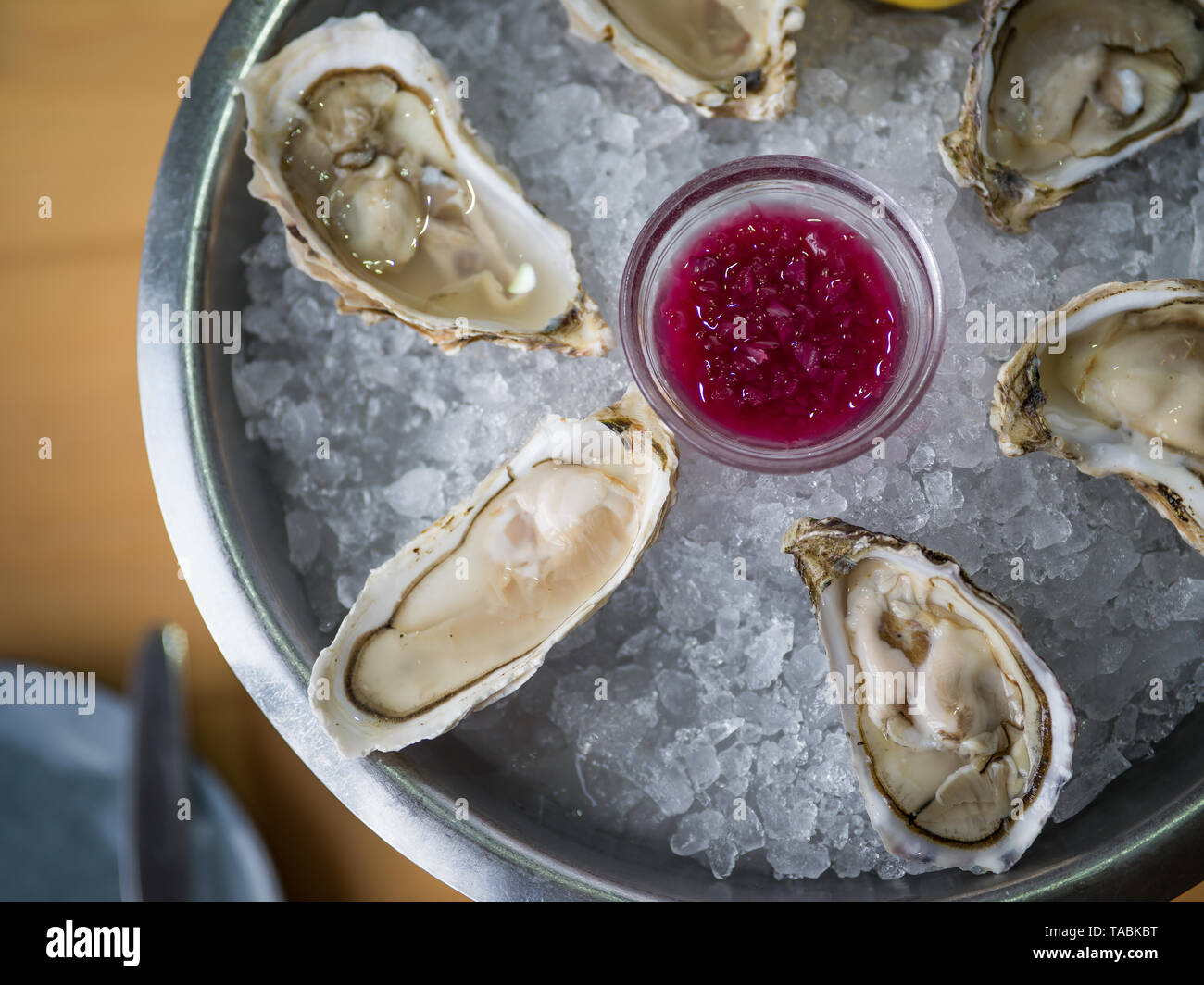 Half shell oysters hi-res stock photography and images - Alamy