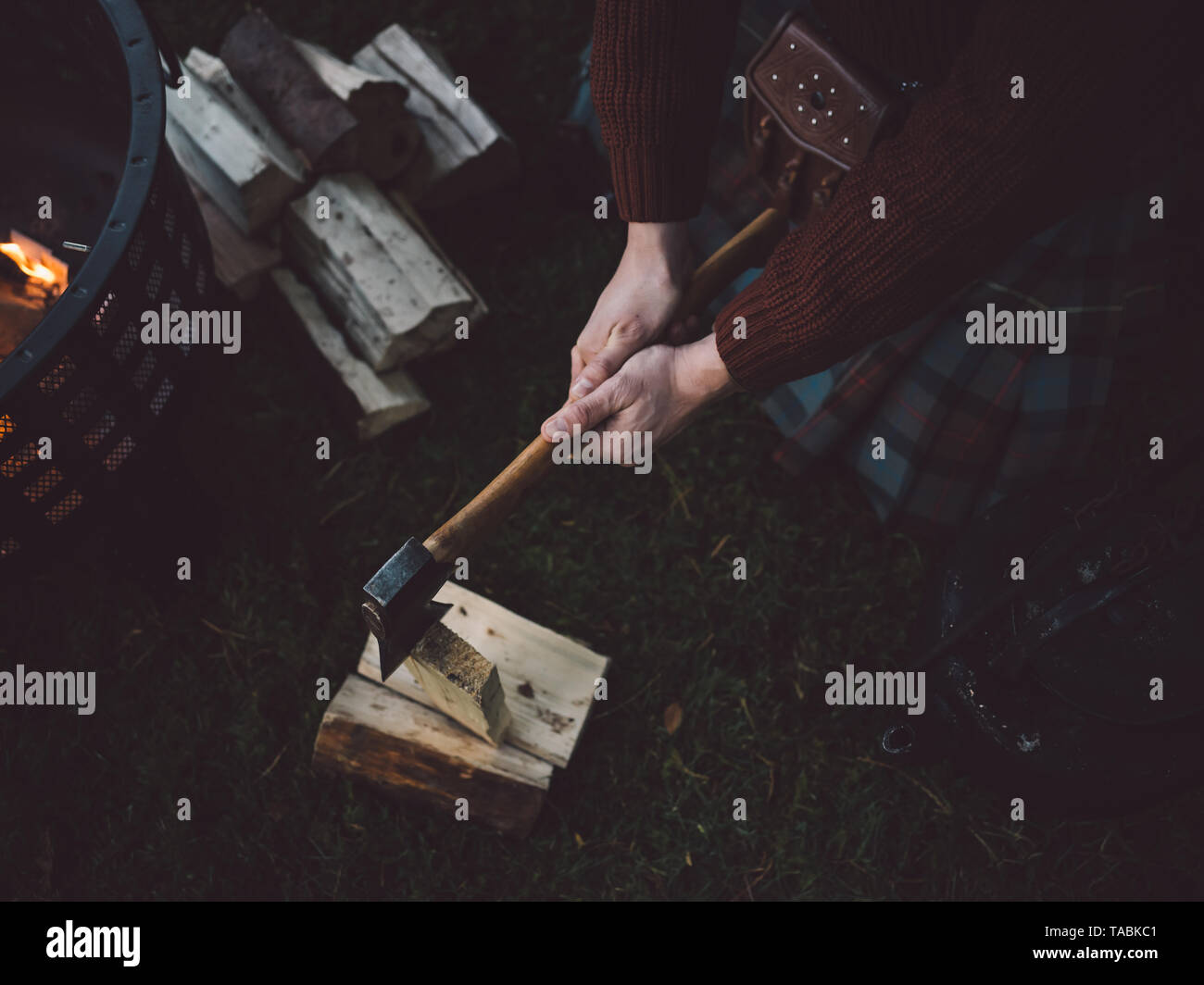 Man chopping wood hi-res stock photography and images - Alamy