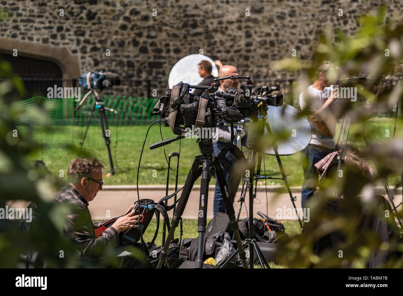 News cameras set up on college green hi-res stock photography and ...