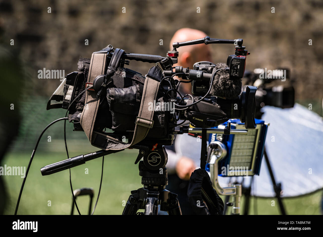 News cameras set up on college green hi-res stock photography and ...