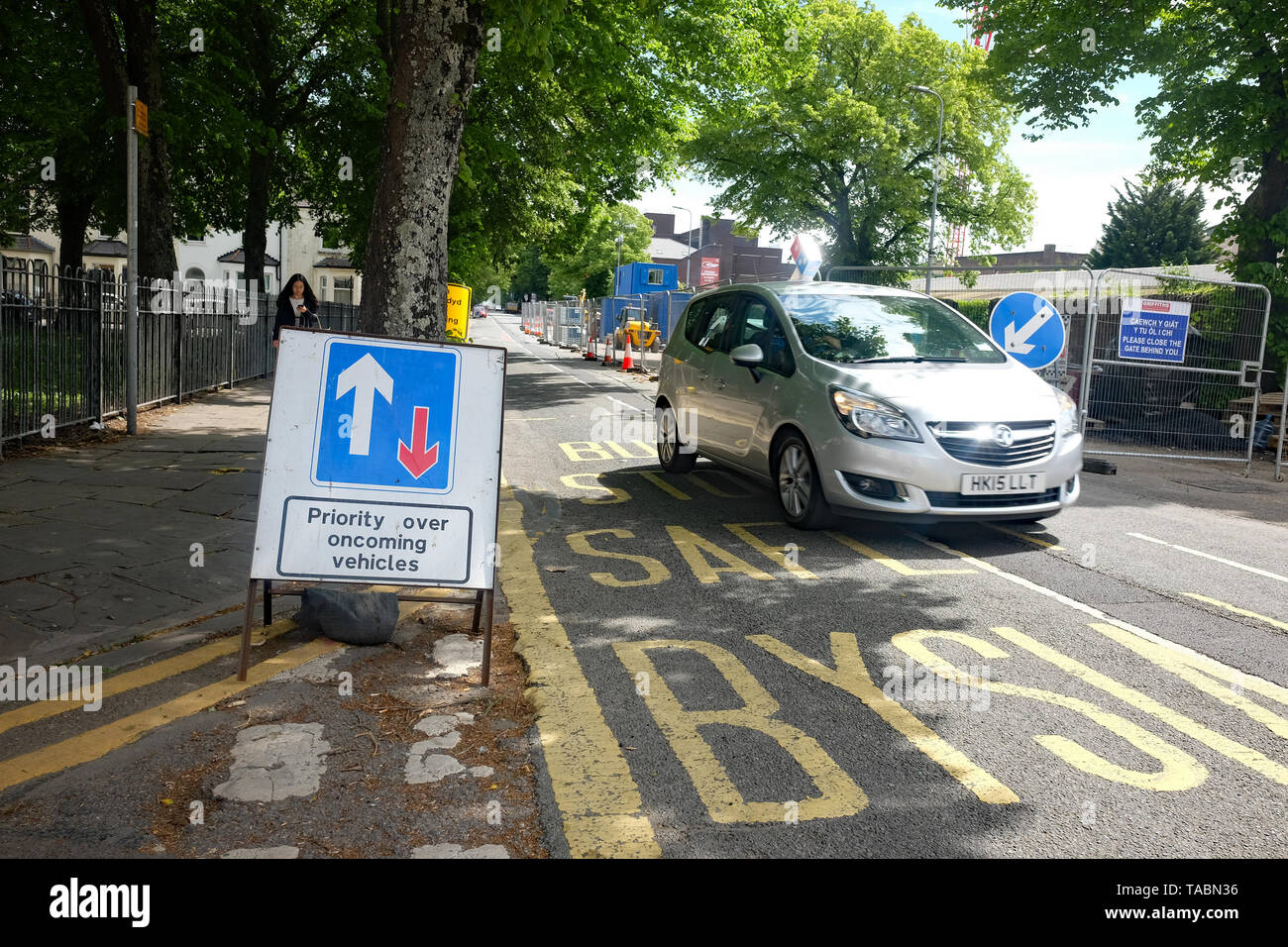 Priority signs hi-res stock photography and images - Alamy
