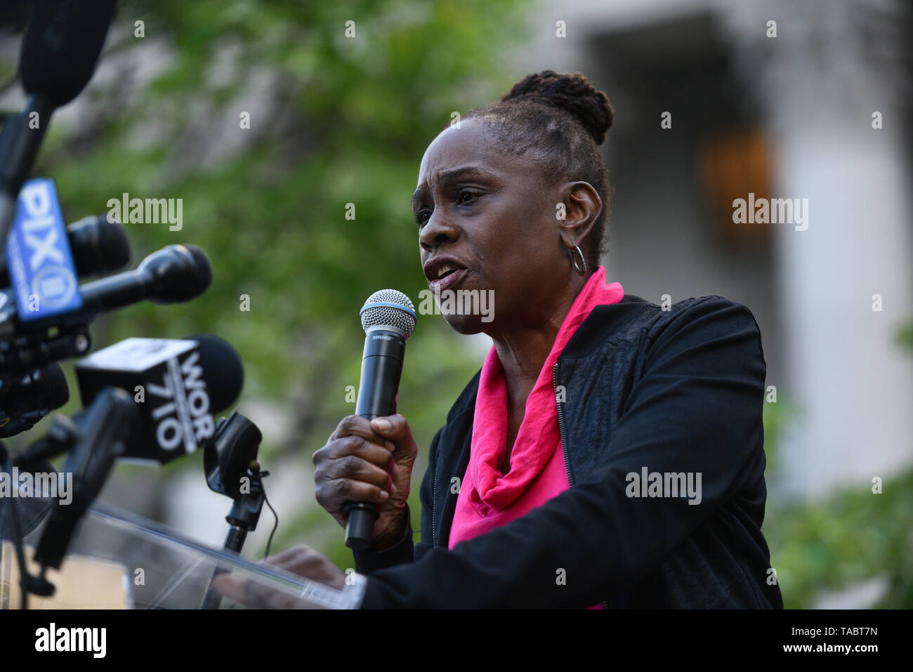 Chirlane McCray attends the Planned Parenthood NYC Rally to Stop The ...