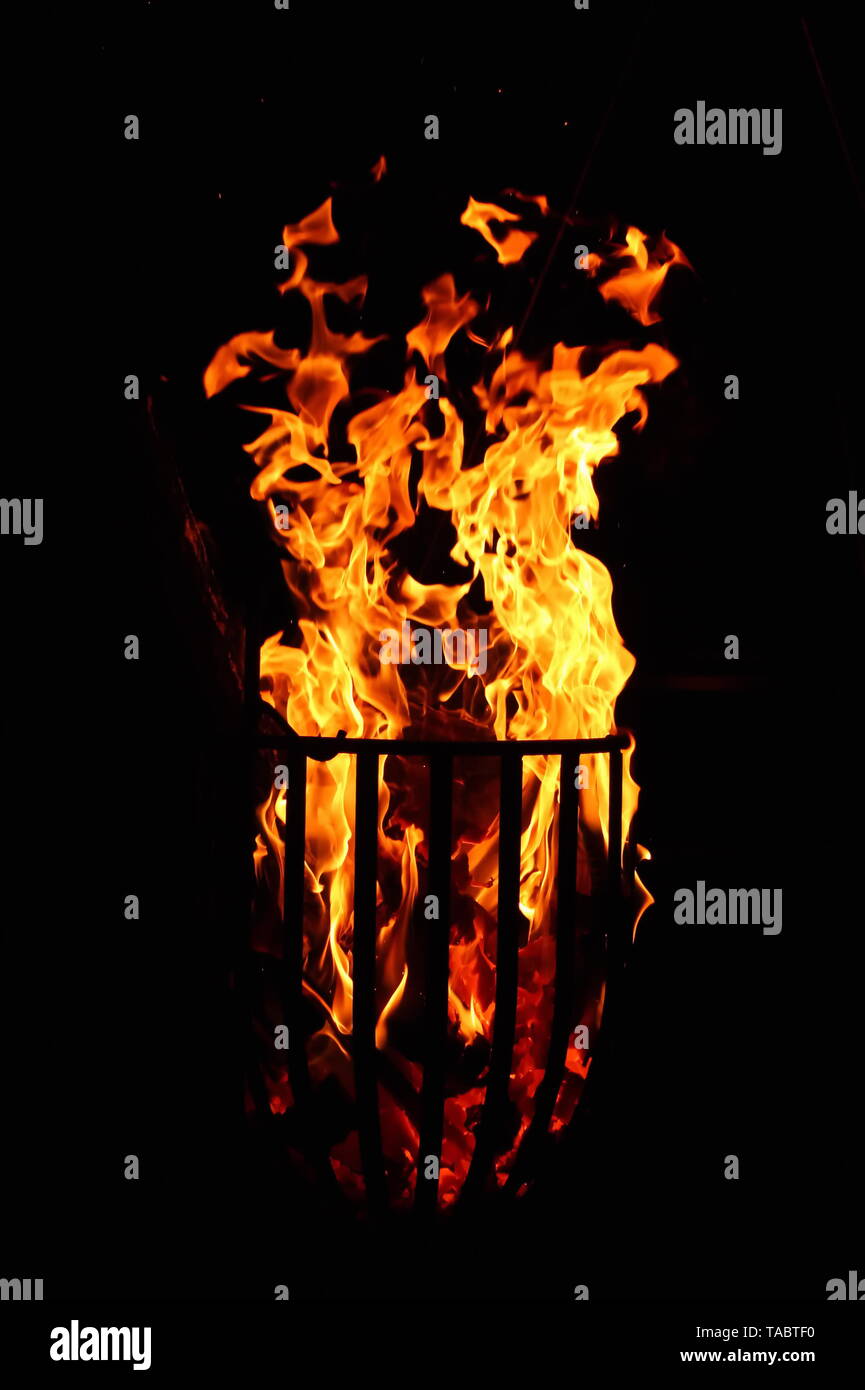 burning fire basket Stock Photo - Alamy