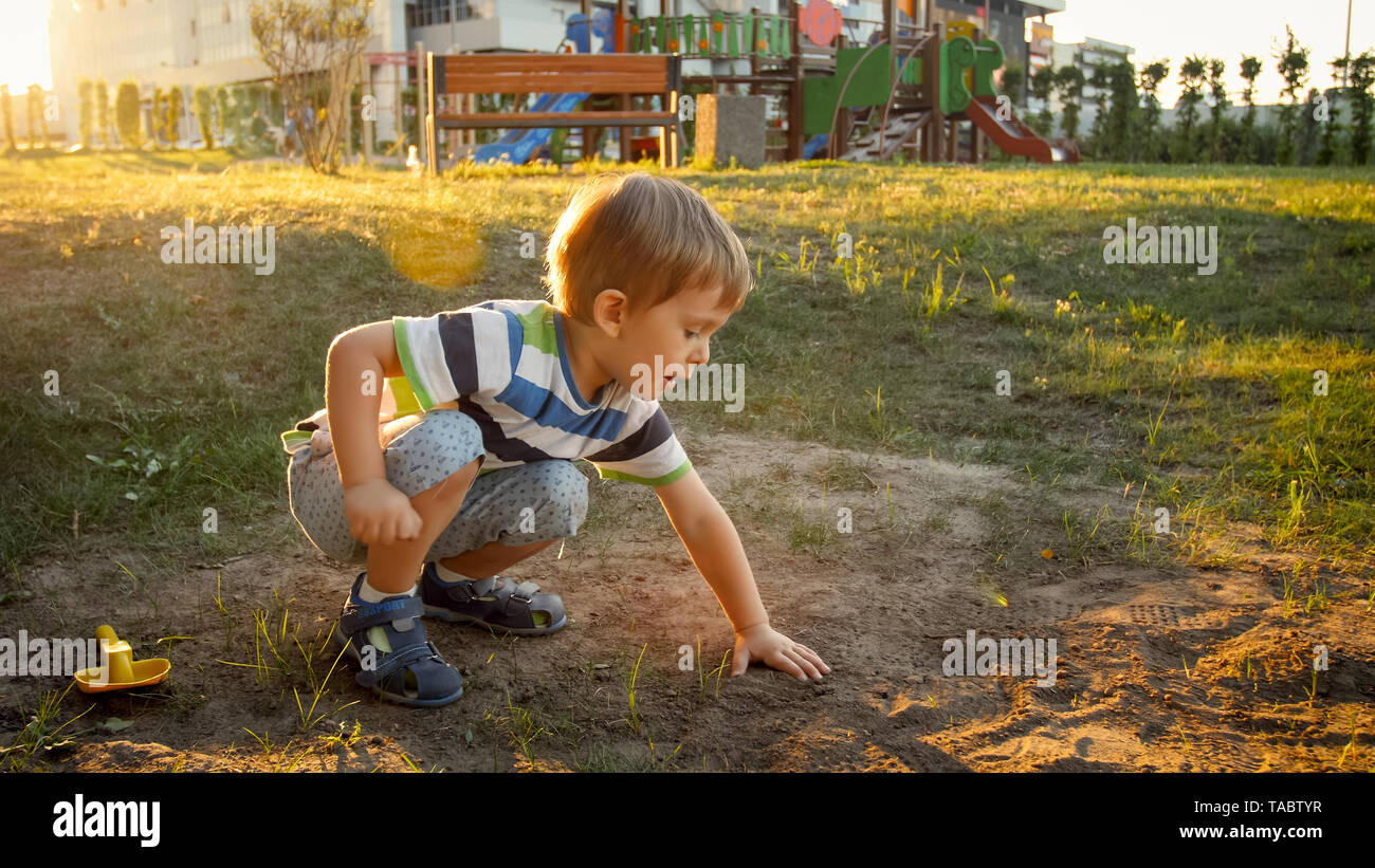 Playing dig digging hole hi-res stock photography and images - Alamy