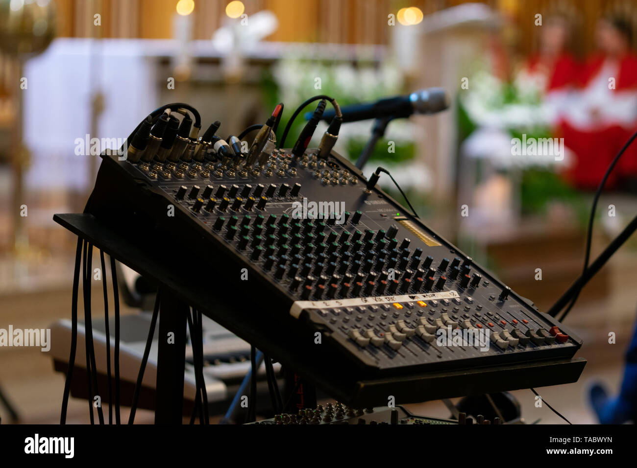Device for controlling the sound during the ceremony in the church ...