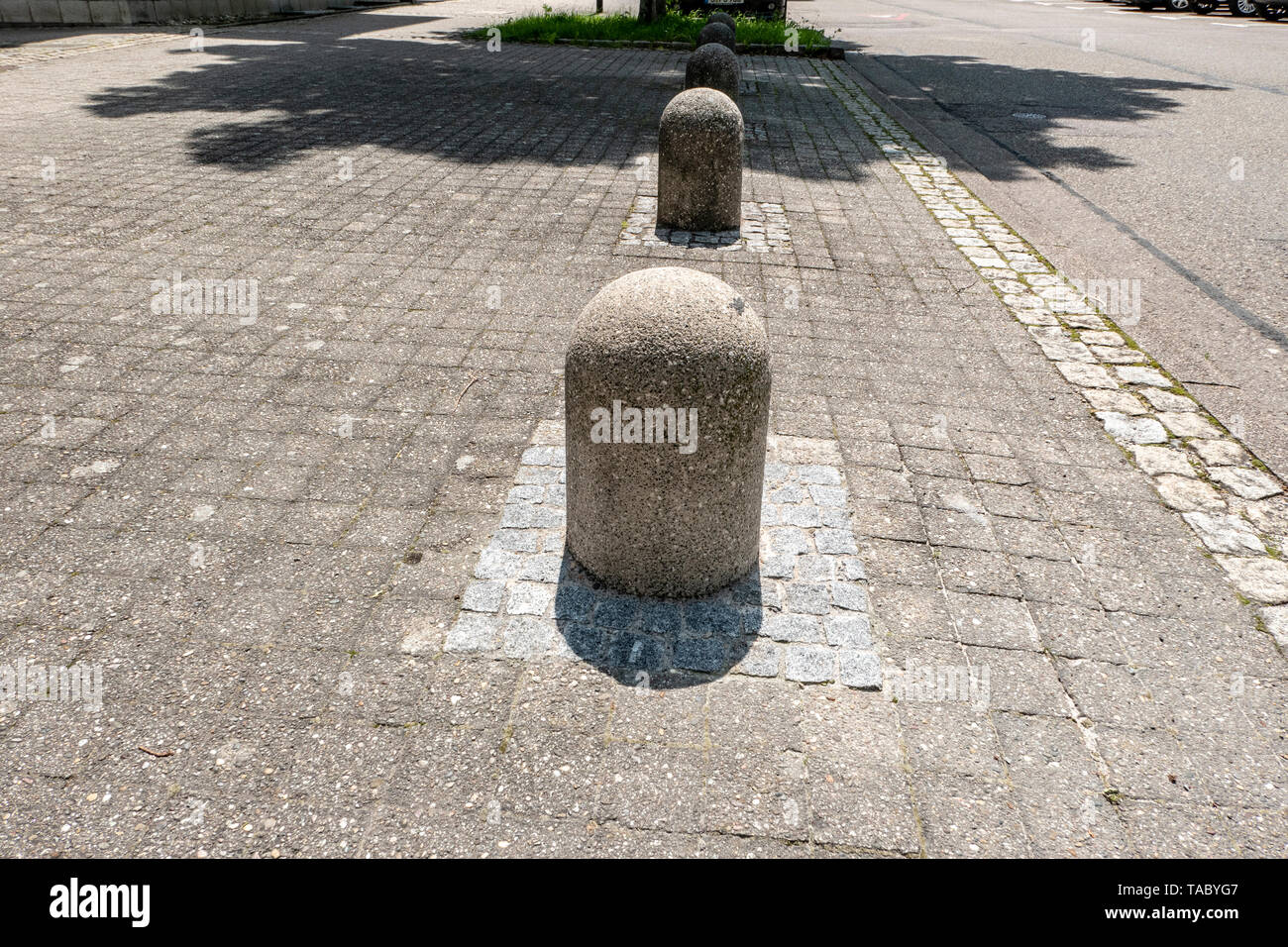 Ball bollards hi-res stock photography and images - Alamy