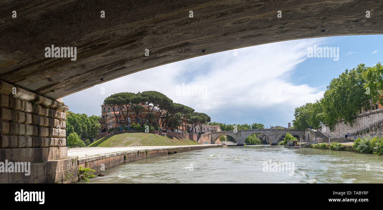 The tevere river hi-res stock photography and images - Alamy