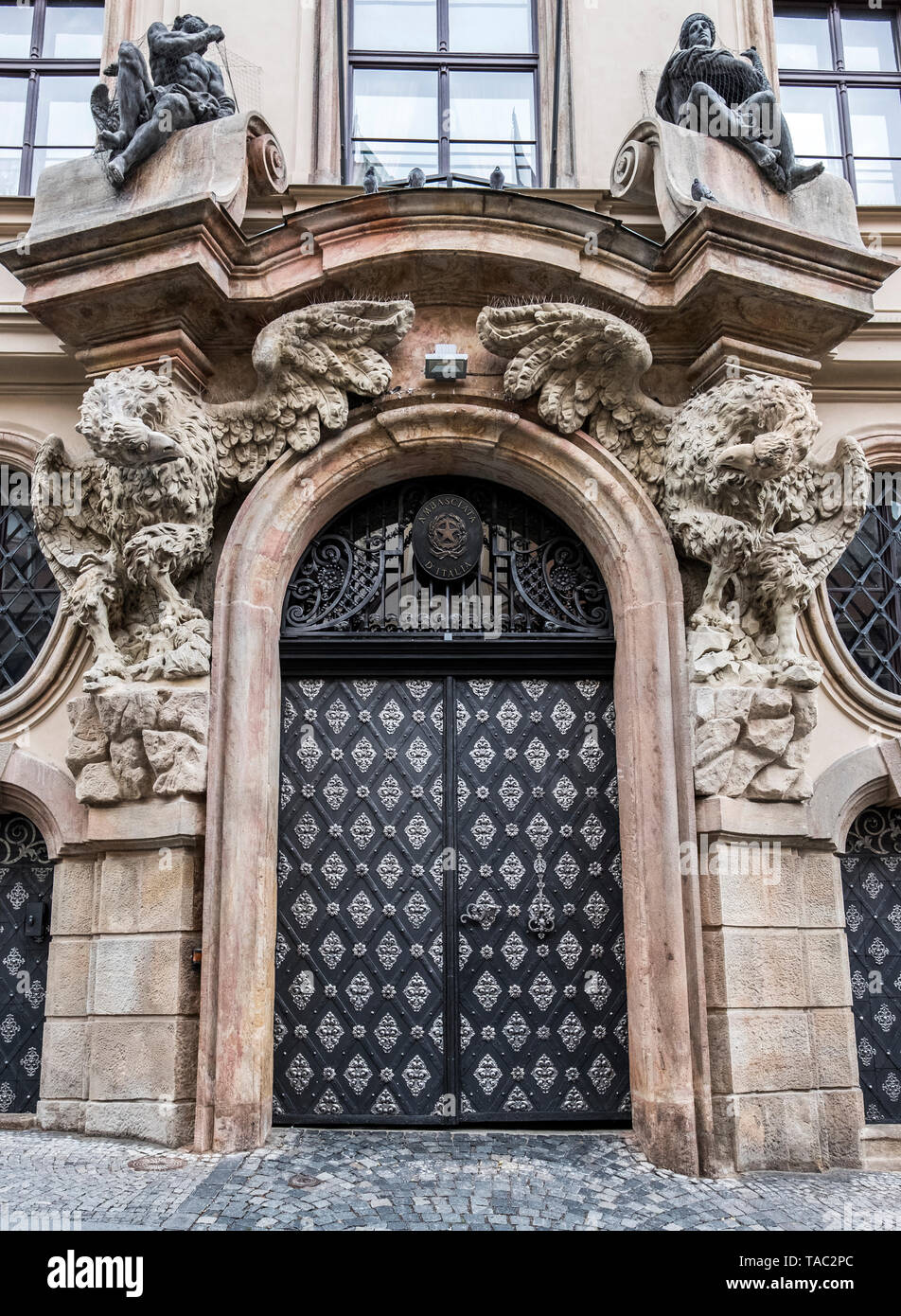 Italian embassy hi-res stock photography and images - Alamy