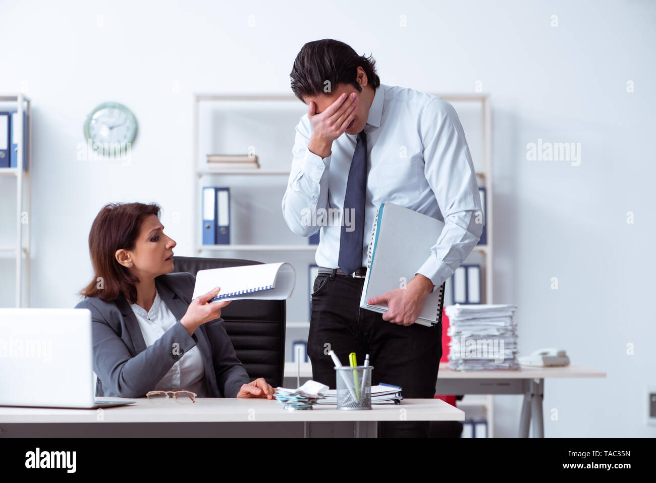 Employee manager reprimand paper hi-res stock photography and images ...