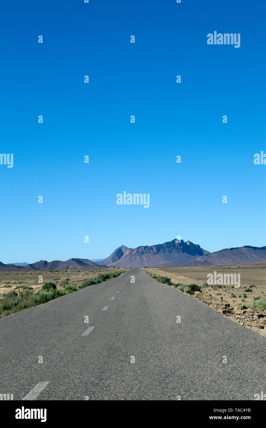 Path through the desert hi-res stock photography and images - Alamy