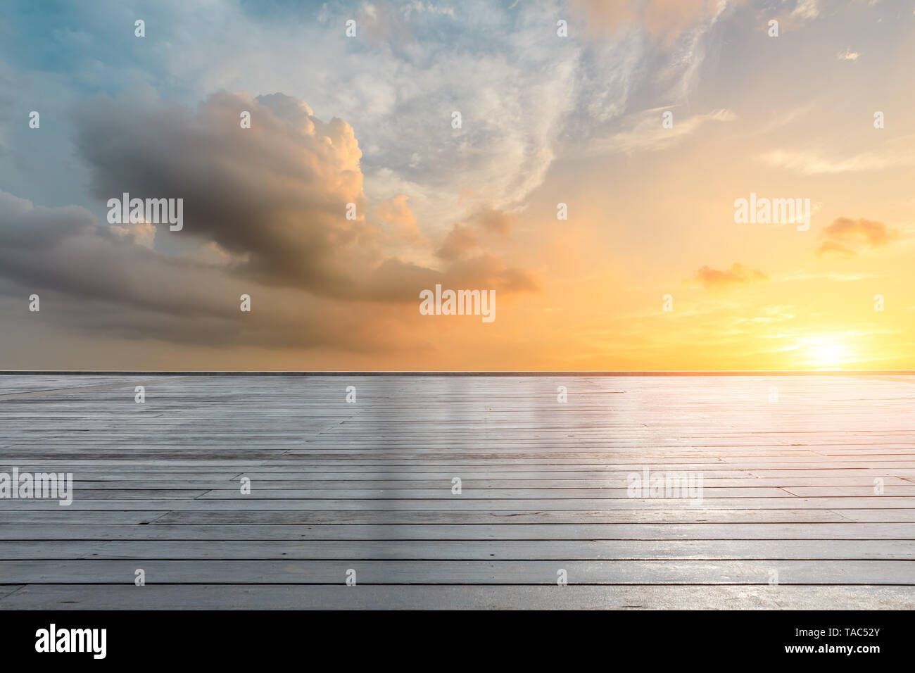 Beautiful sky with sunrise hi-res stock photography and images - Alamy