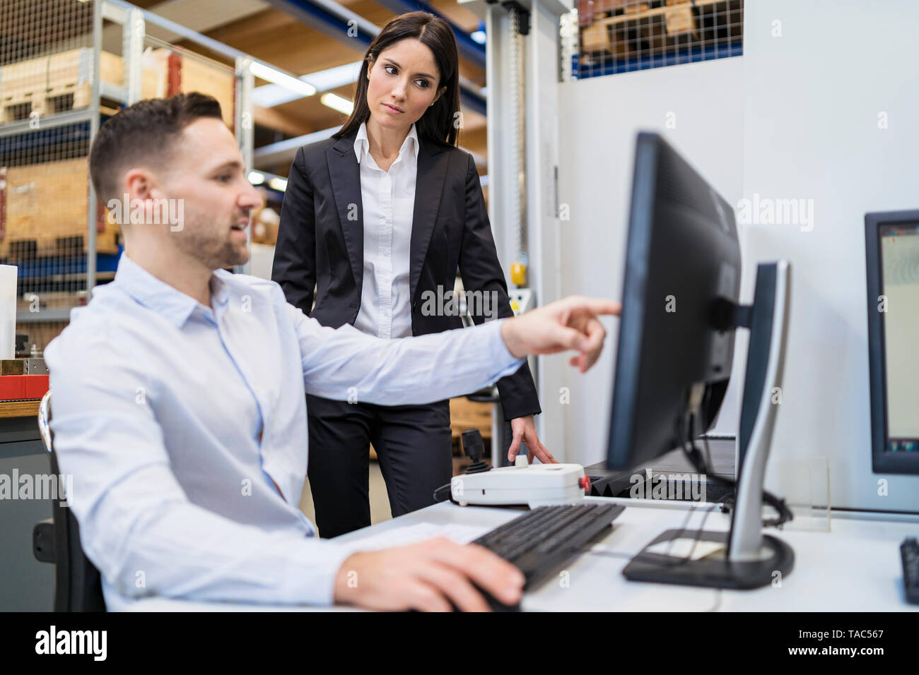 Talking computer screen hi-res stock photography and images - Alamy