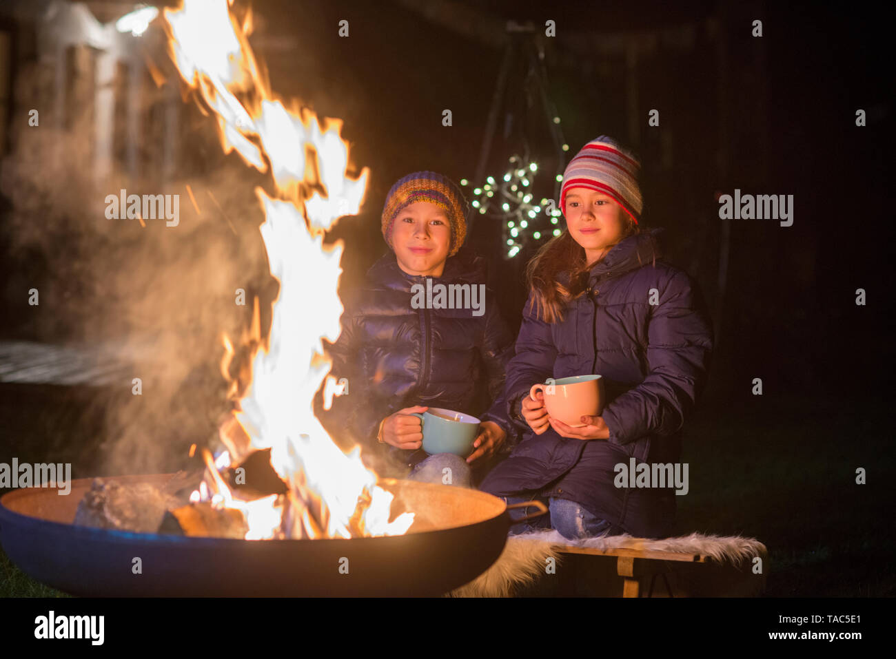 Children sitting by the fire hi-res stock photography and images - Alamy