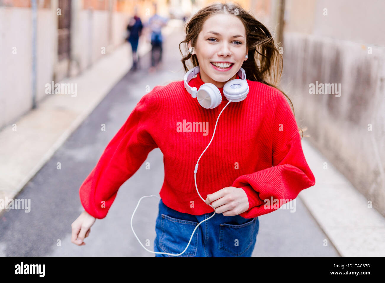 Woman wearing red running hi-res stock photography and images - Alamy