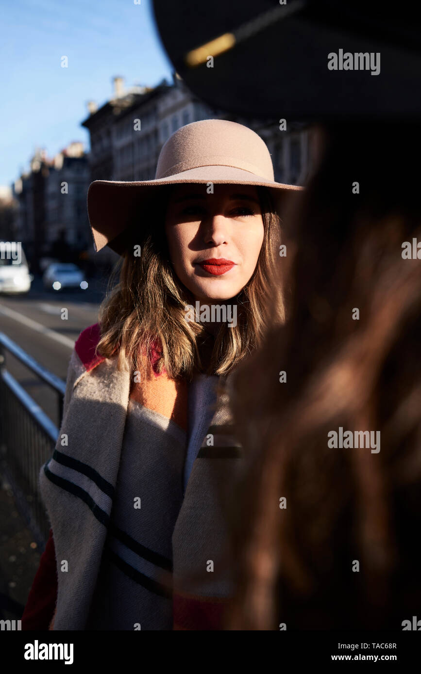 Women in beauty hi-res stock photography and images - Alamy