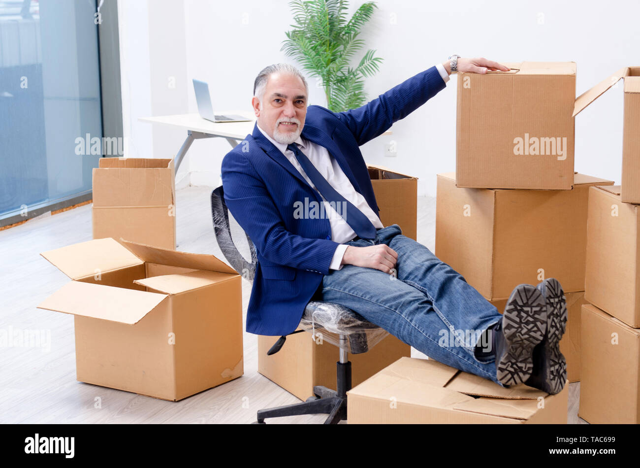 Aged businessman moving to new workplace Stock Photo - Alamy