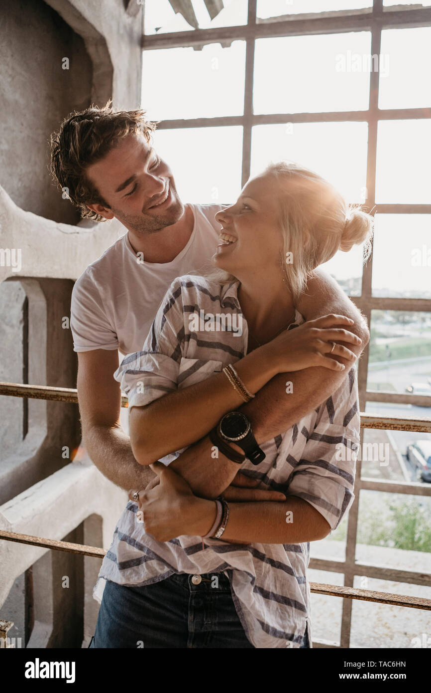 Couple cuddling embracing hi-res stock photography and images - Alamy