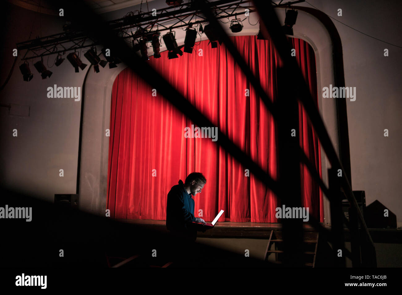 Side stage view theatre hi-res stock photography and images - Alamy