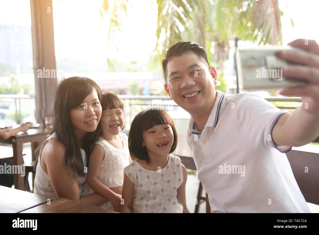 Chinese girl taking selfie hi-res stock photography and images - Alamy