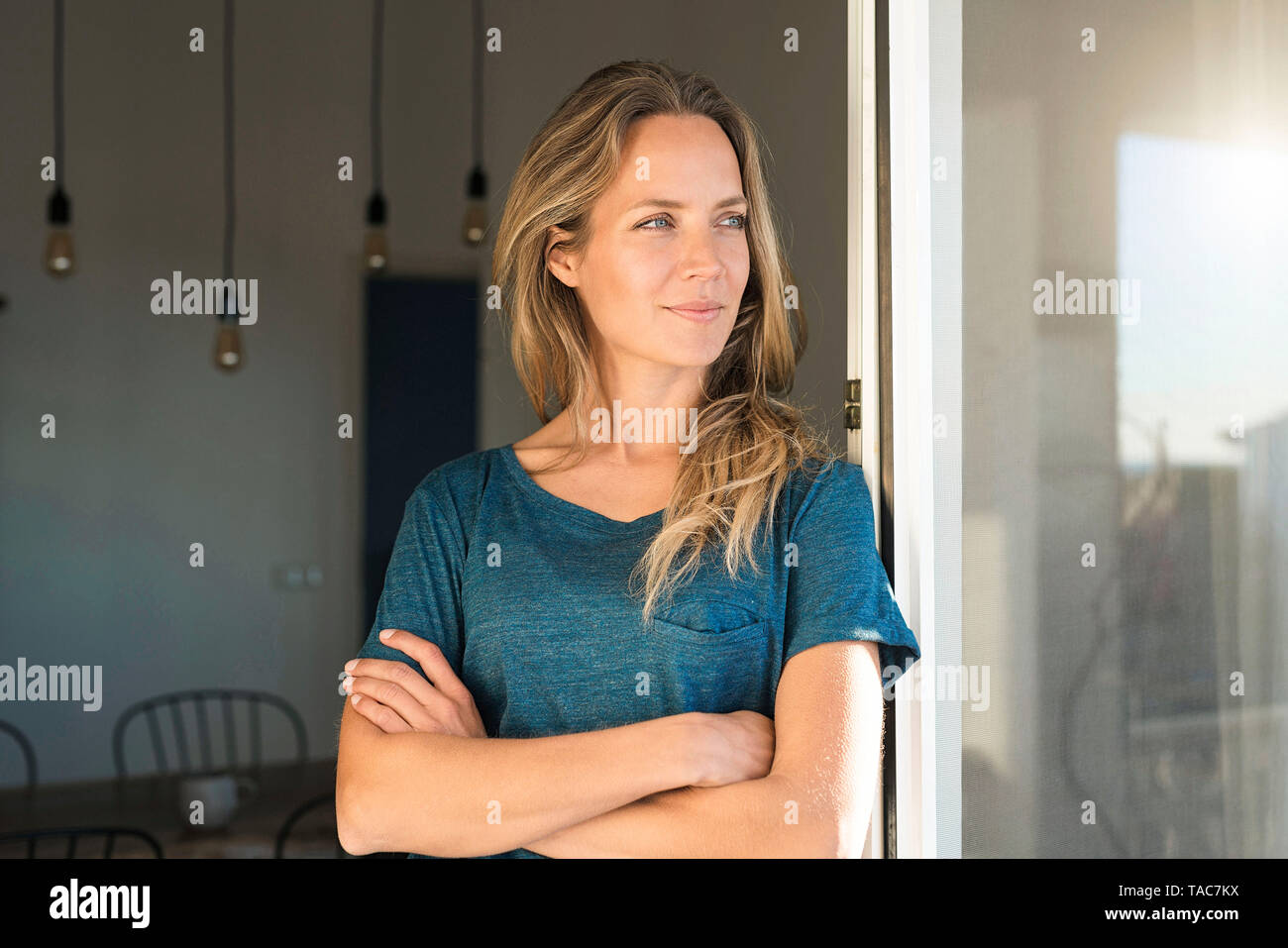 Leaning sideways hi-res stock photography and images - Alamy