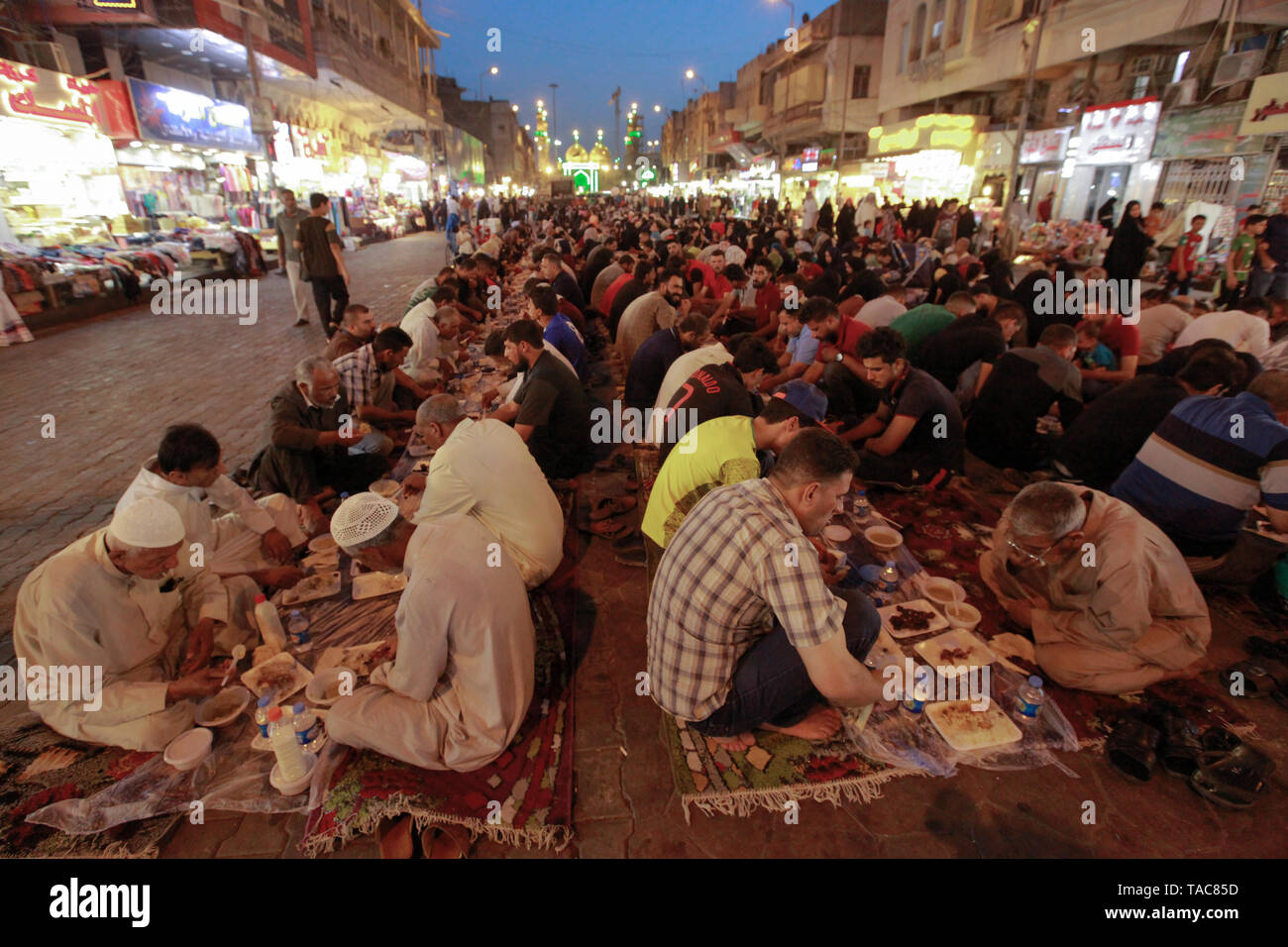 Baghdad, Iraq. 23rd May, 2019. People gather for a free public Iftar ...