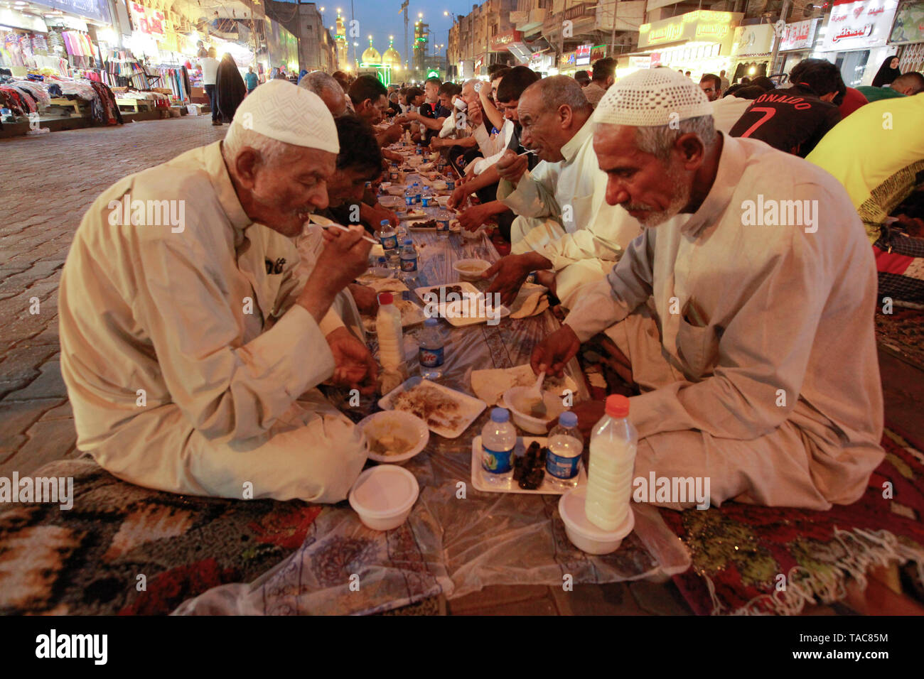 Baghdad, Iraq. 23rd May, 2019. People gather for a free public Iftar ...