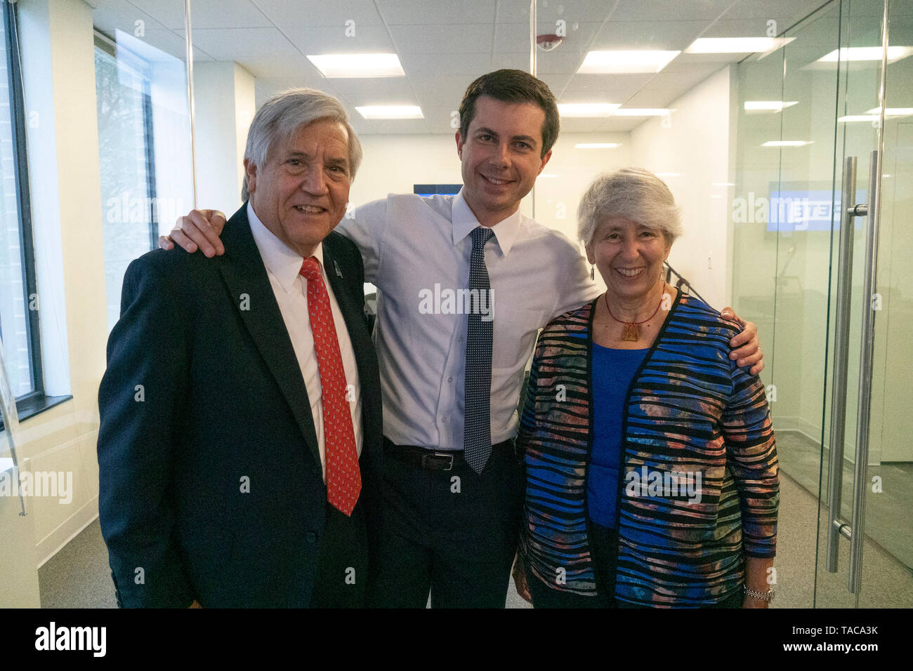 Mayor Pete Buttigieg takes a photo with Greg Rosenbaum, venture ...