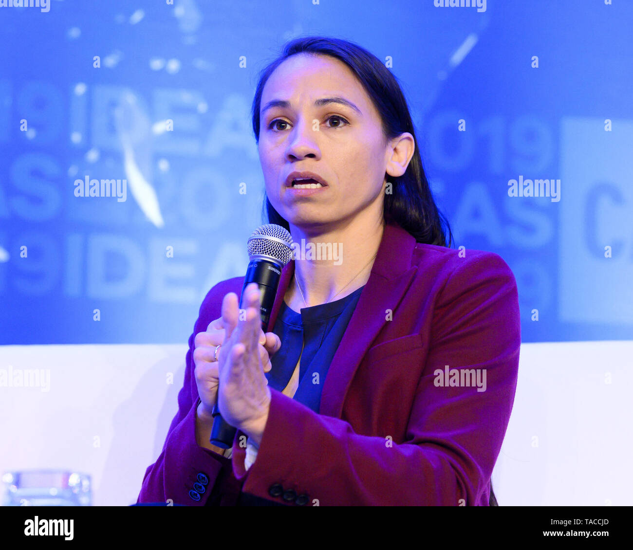 Rep sharice davids hi-res stock photography and images - Alamy