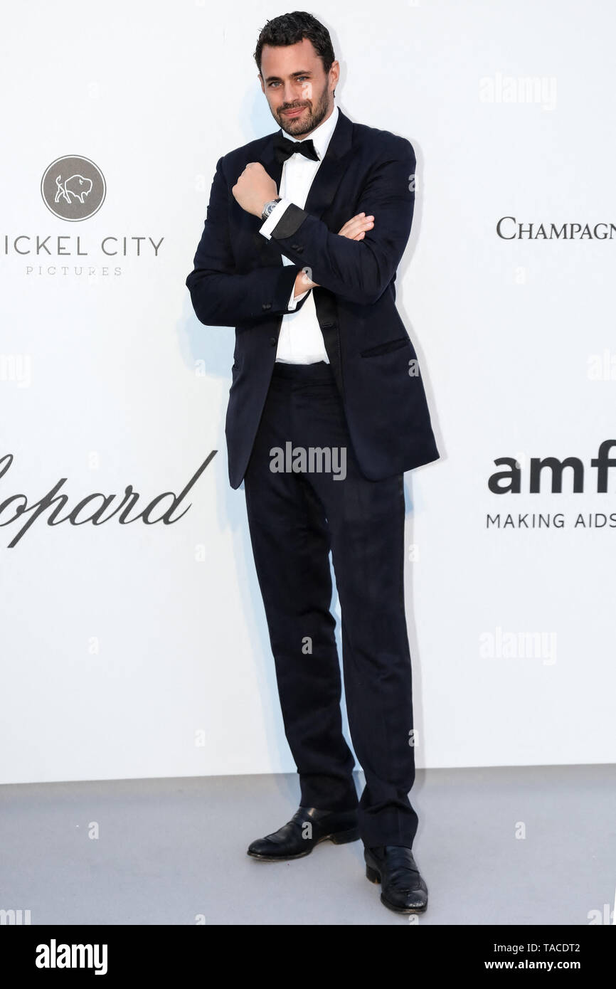 CANNES - MAY 23: Oliver Ripley arrives to the amfAR event during the ...