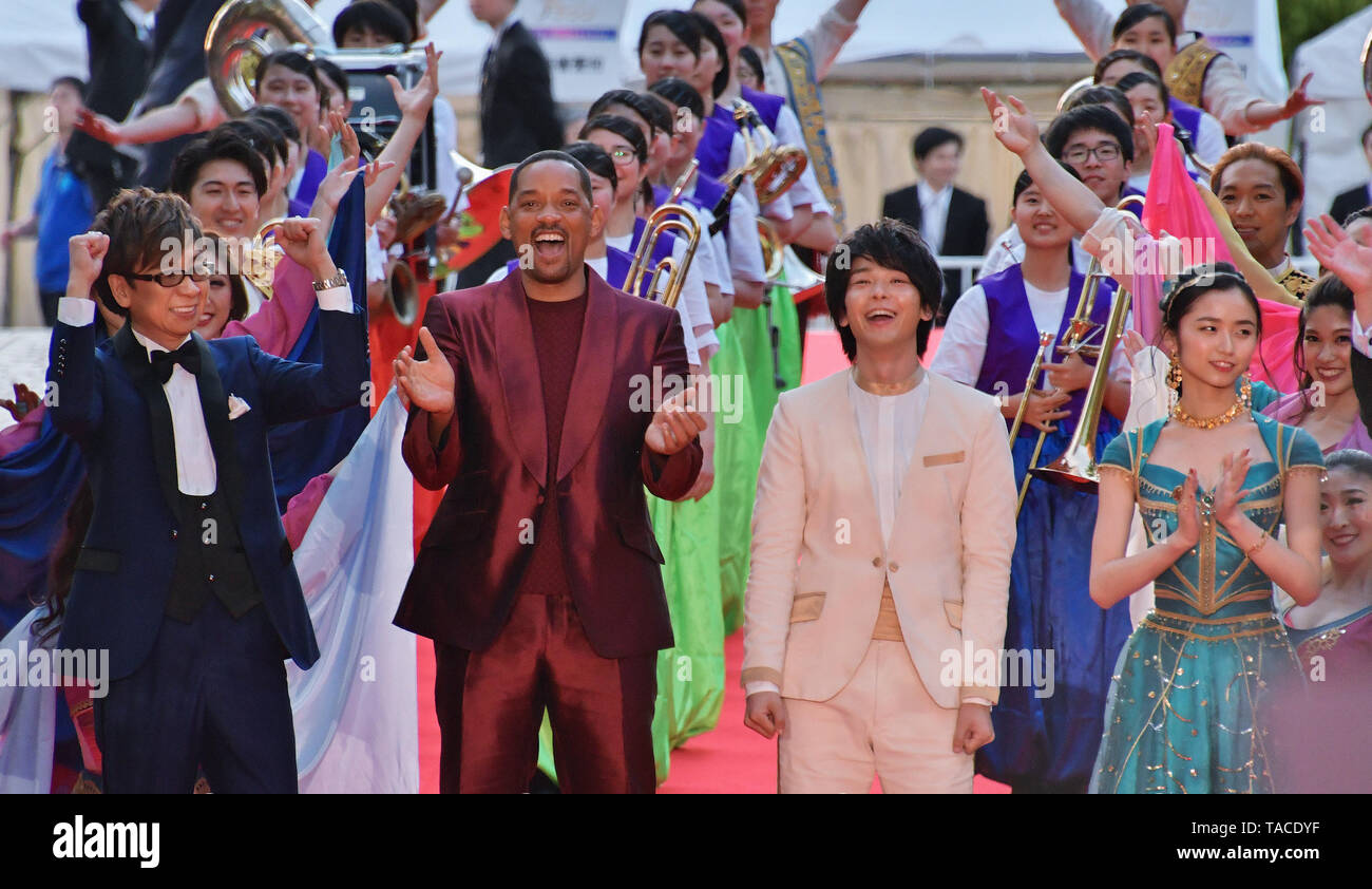 (L-R) Japanese actor Kazuki Kitamura, Koichi Yamadera, actor Will Smith ...