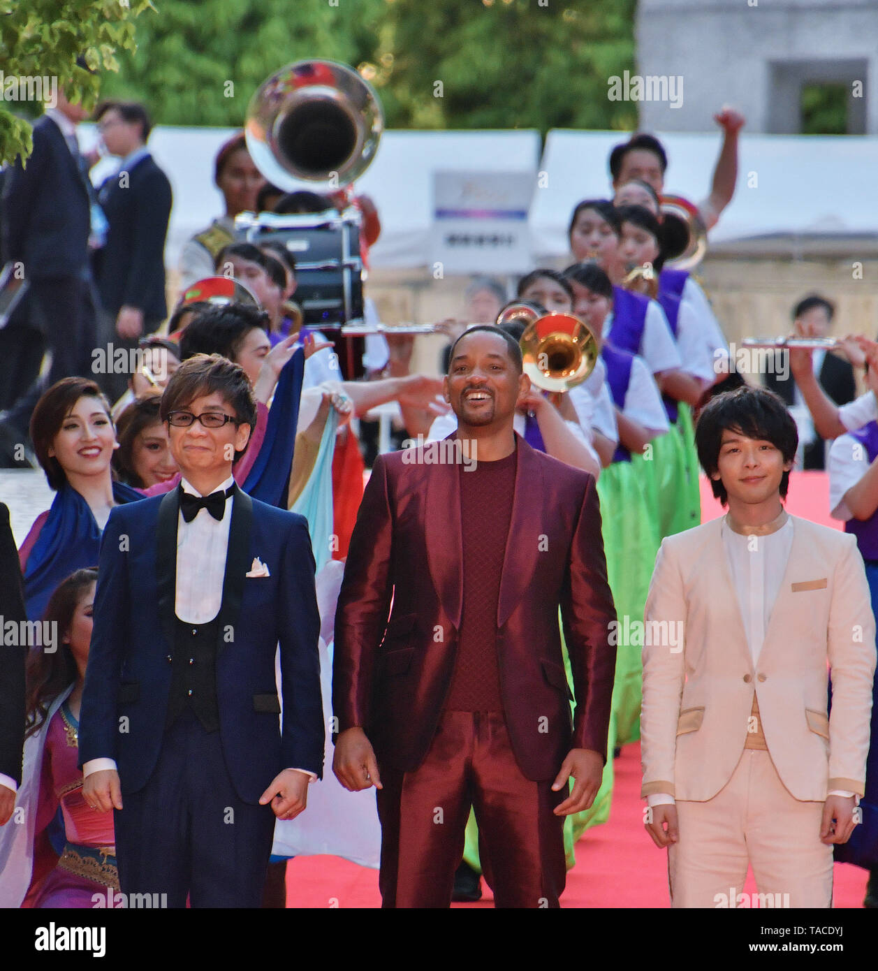 (L-R) Japanese actor Koichi Yamadera, actor Will Smith and Japanese ...