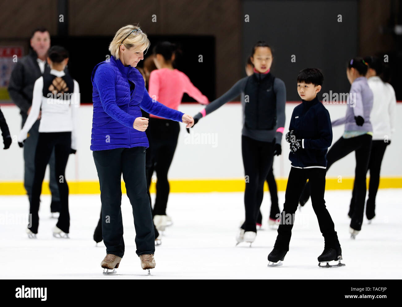 Wang yihan skating hi-res stock photography and images - Alamy