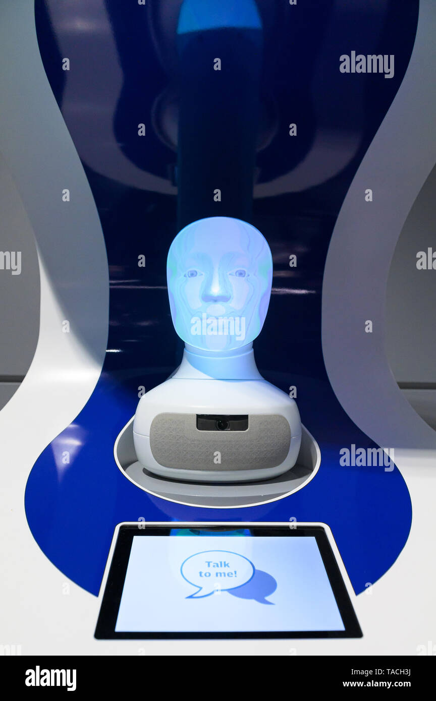 20 May 2019, Hessen, Frankfurt/Main: The service robot "Franny" in ...