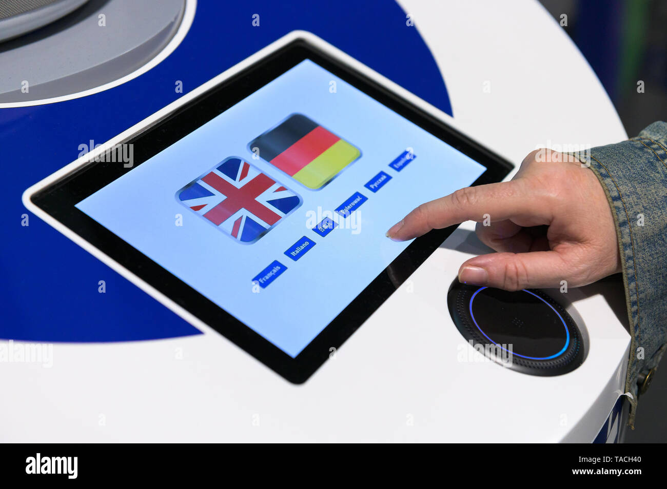 20 May 2019, Hessen, Frankfurt/Main: ILLUSTRATION - A woman is standing ...