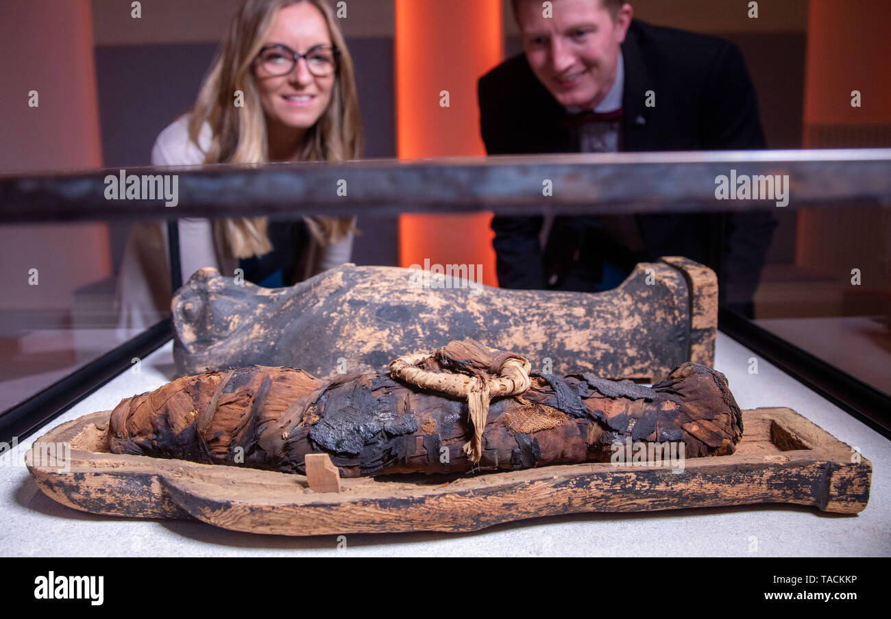 History secrets of ancient egypt hi-res stock photography and images ...