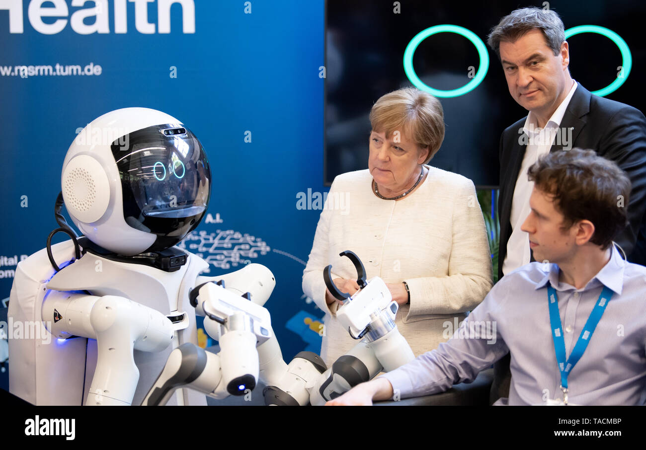 Robotics simulation hi-res stock photography and images - Alamy