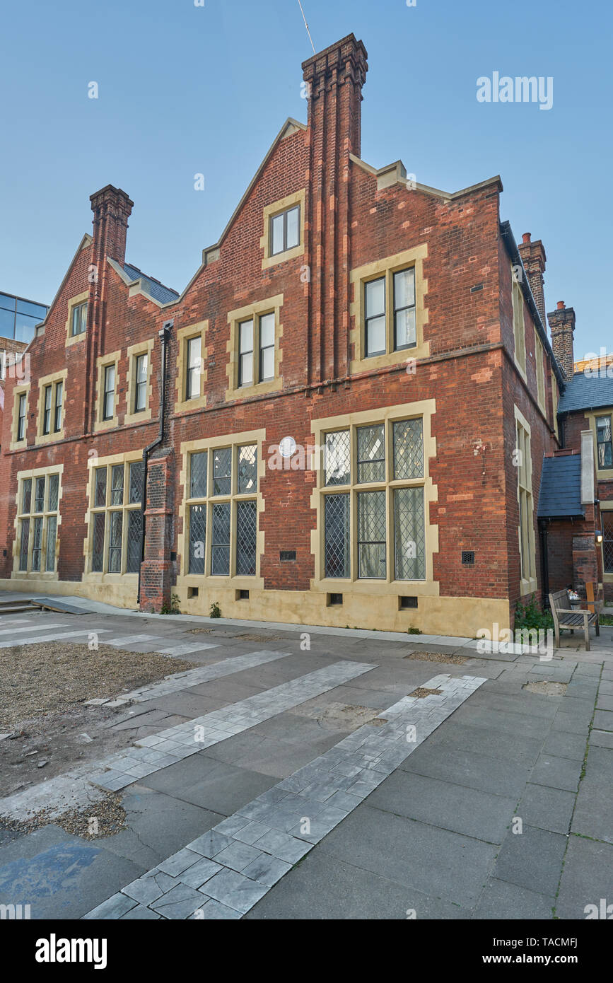 Toynbee hall hi-res stock photography and images - Alamy