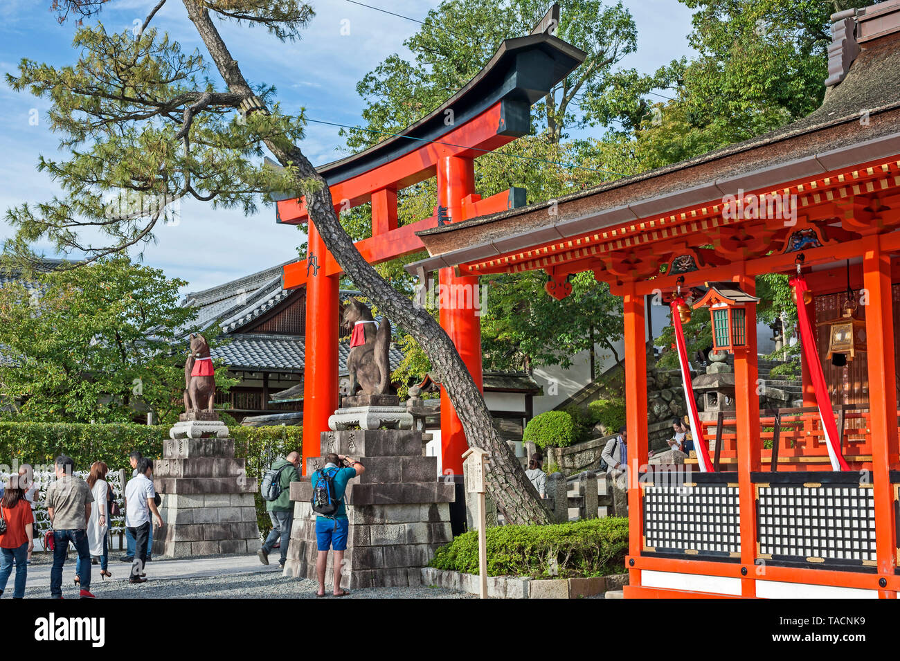 Strikingly ornate Fushimi Inara Shinto Shrine and Torii (entrance gate ...