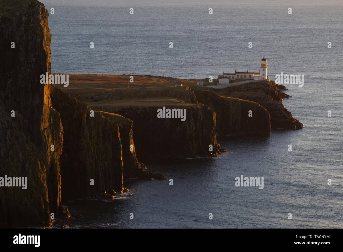 Neist point cliffs hi-res stock photography and images - Alamy
