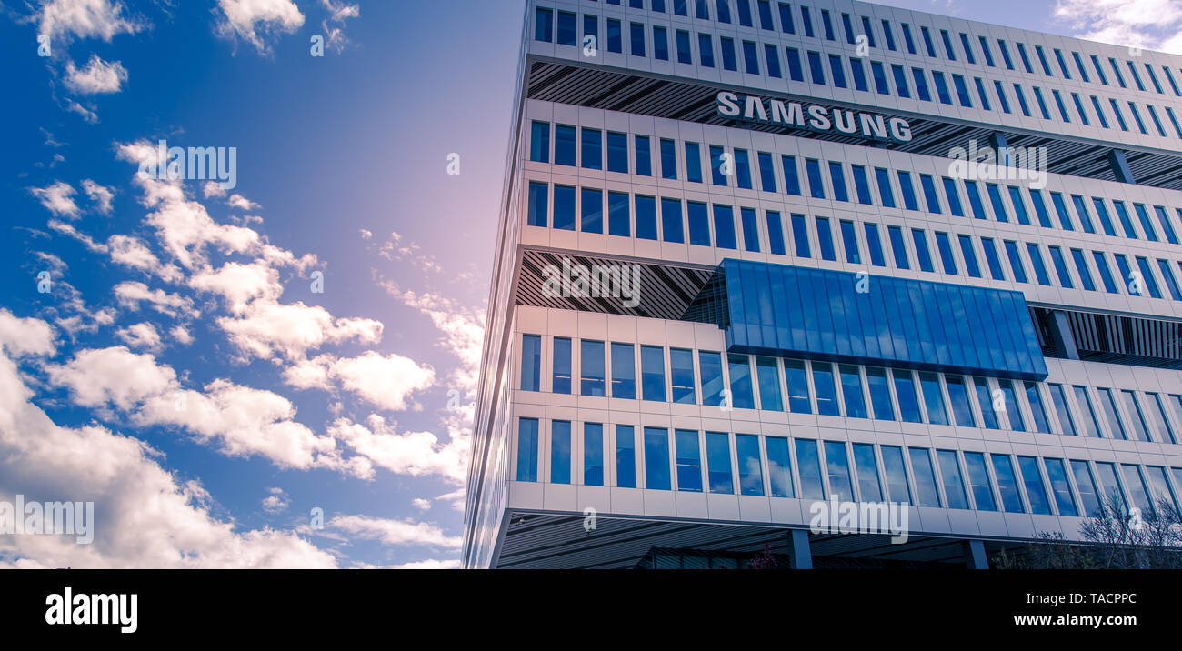 Samsung logo office hi-res stock photography and images - Alamy