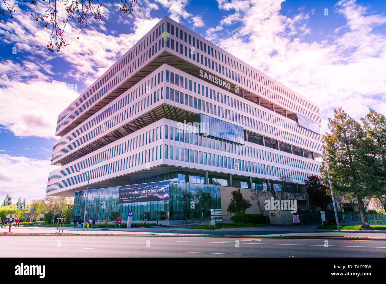 Samsung logo office hi-res stock photography and images - Alamy