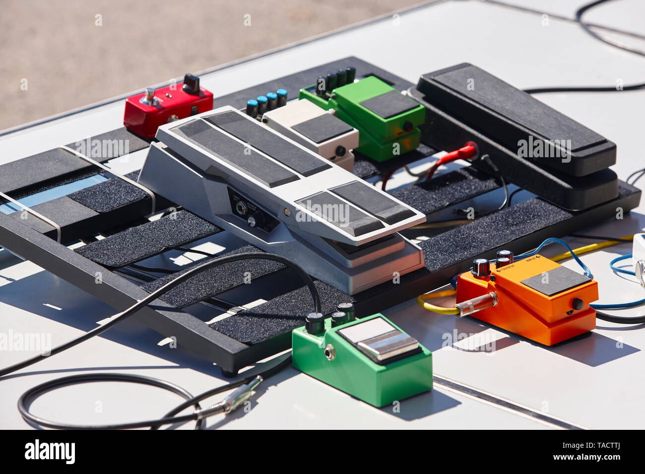 Guitar gear amplifier pedalboard hi-res stock photography and images ...