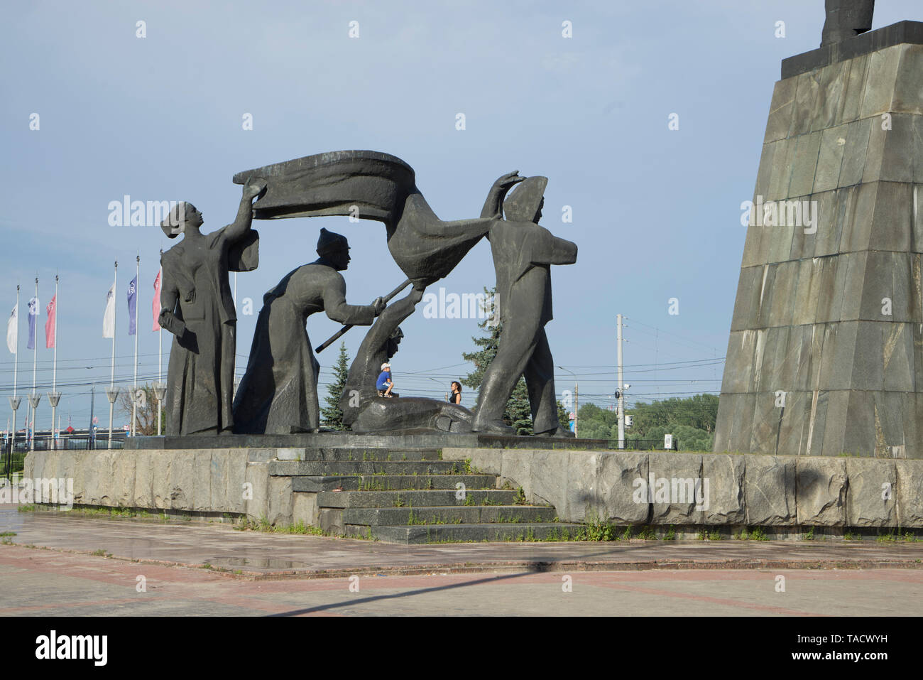 Statue of Lenin and World War II liberation soldiers in Nizhny Novgorod ...