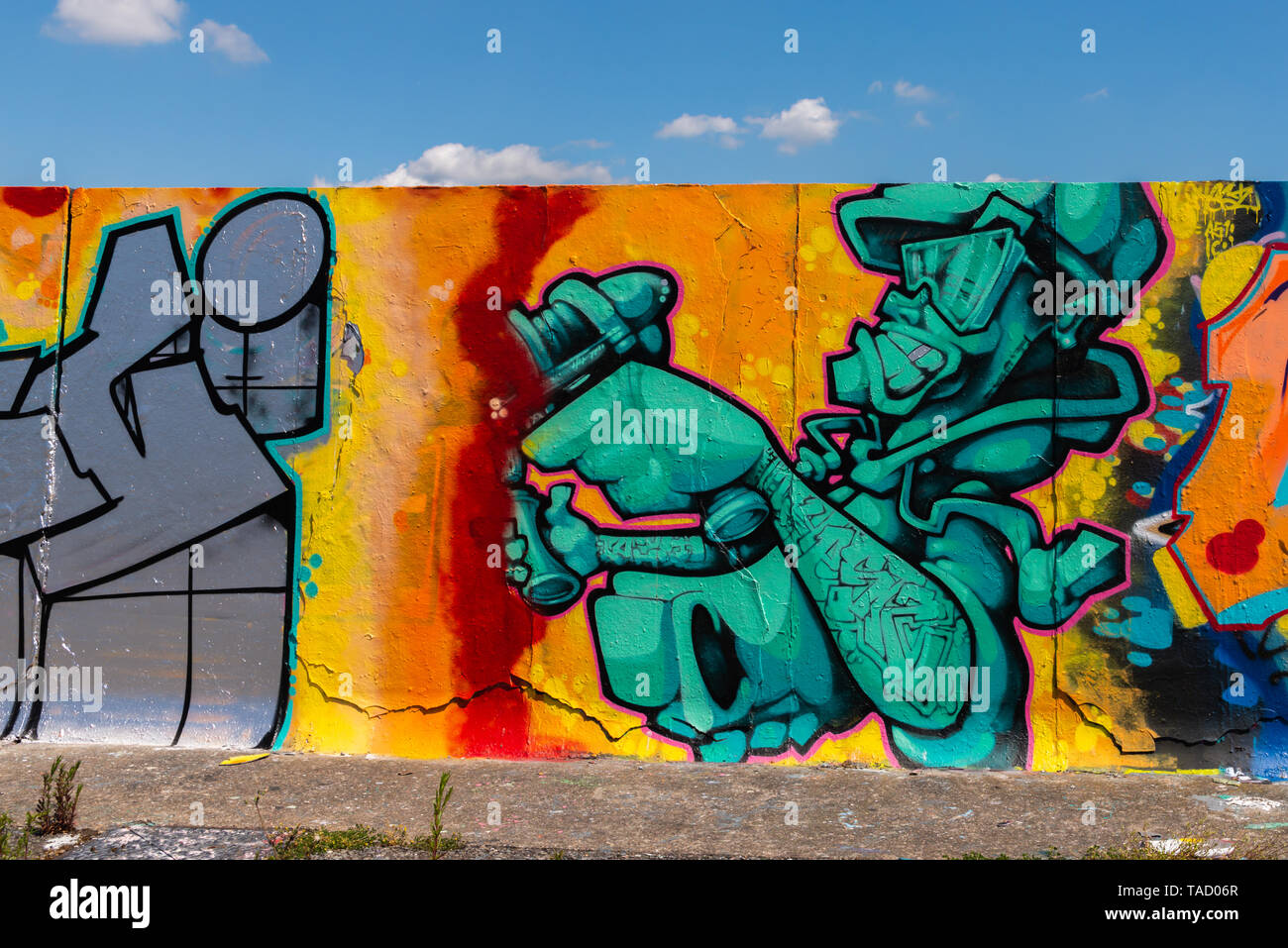 Legal graffiti wall london hi-res stock photography and images - Alamy
