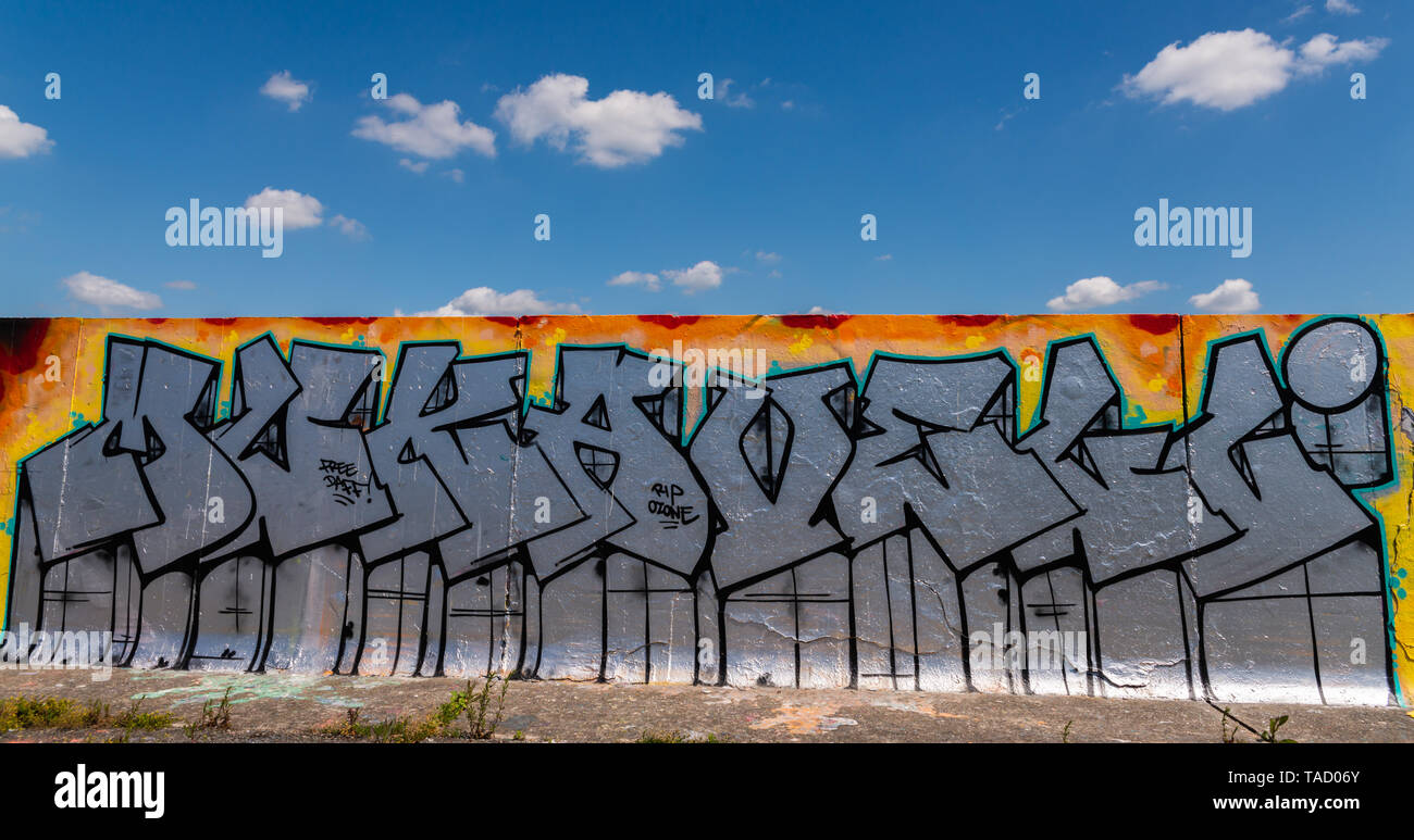 Legal graffiti wall london hi-res stock photography and images - Alamy