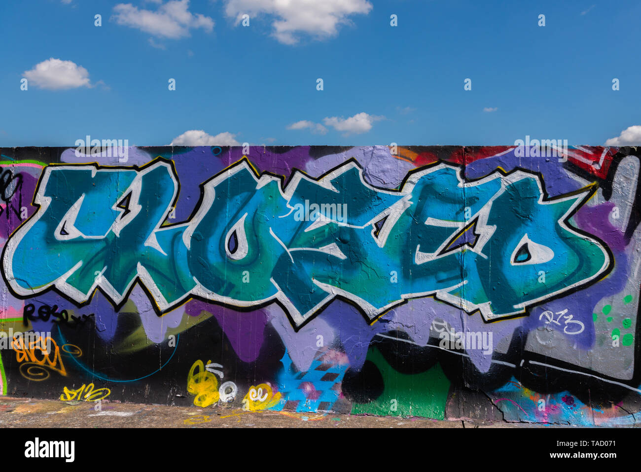 Legal graffiti wall london hi-res stock photography and images - Alamy