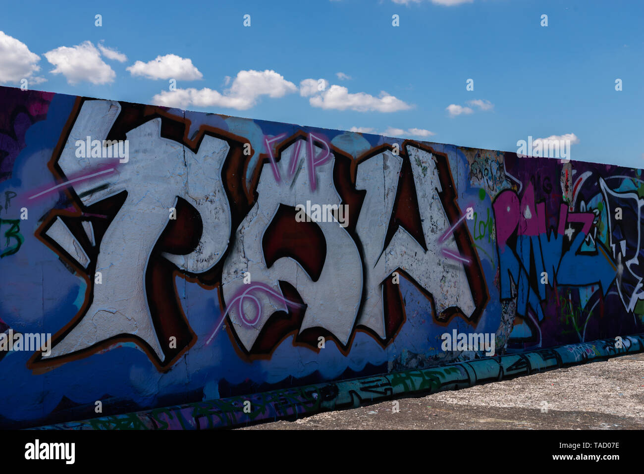 Legal graffiti wall london hi-res stock photography and images - Alamy