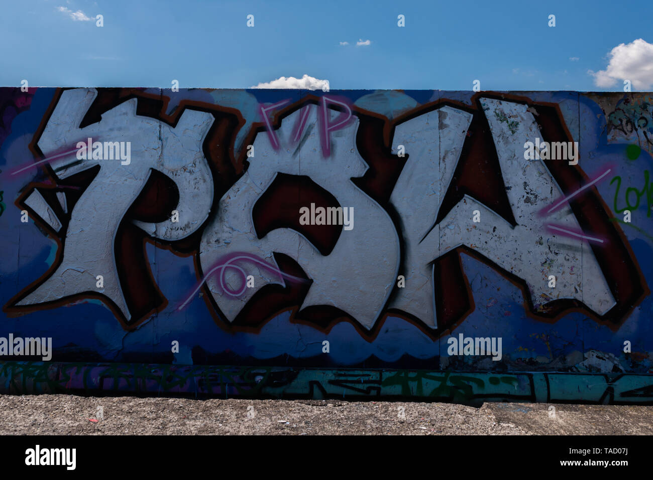 Legal graffiti wall london hi-res stock photography and images - Alamy